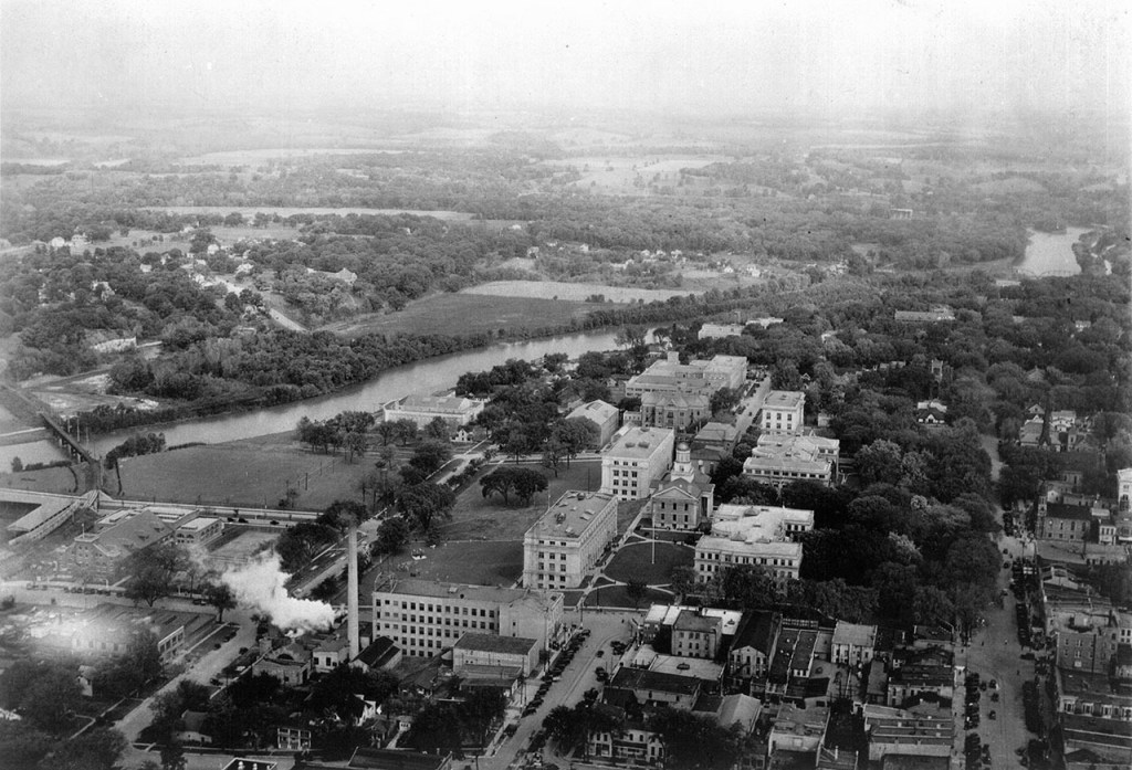 1936 – Aviatrix Amelia Earhart Comes To Iowa City. | Our Iowa Heritage